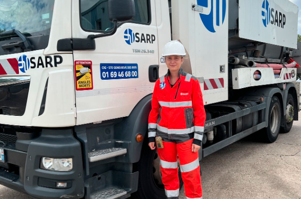 Découvrez nos équipes – portrait de Manon DEUZE - Sarp Assainissement